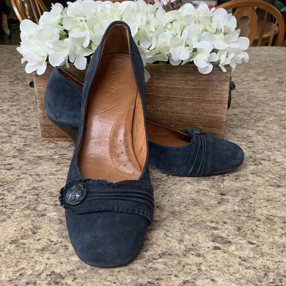 Naya | Shoes | Naya Daria Pumps Stacked Heel Comfort Shoes Black ...